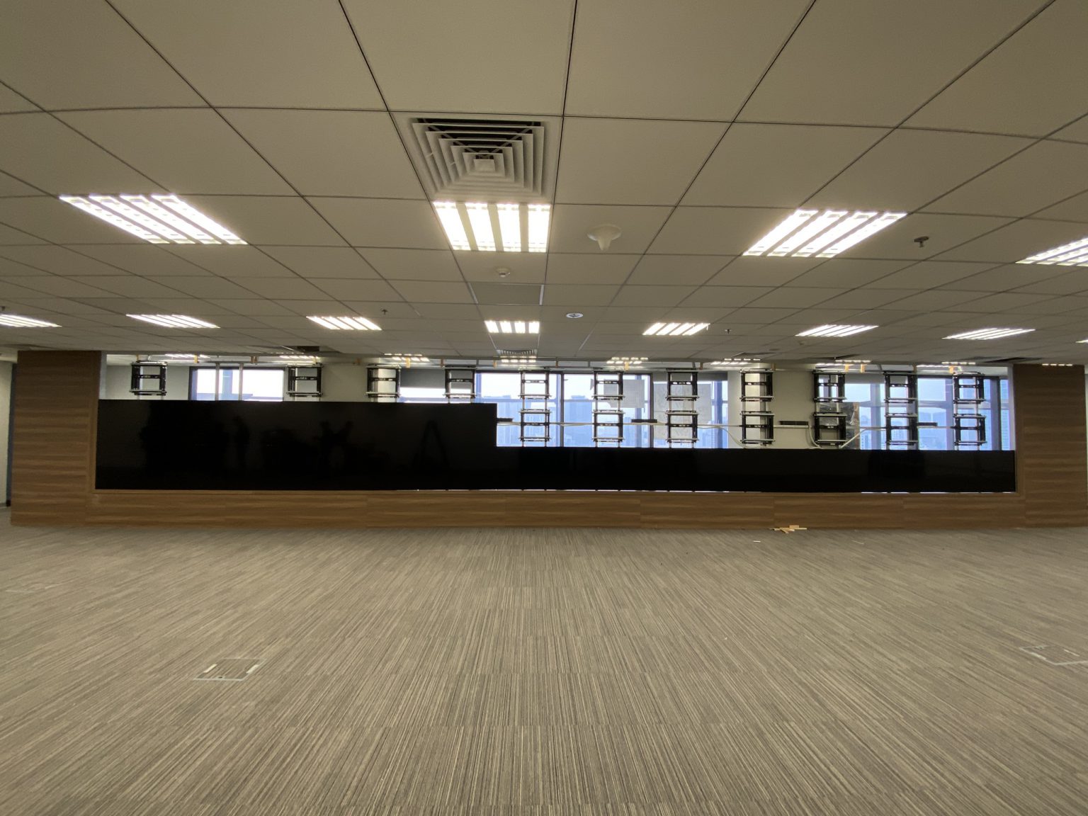 Cách ghép 2 màn hình máy tính thành 1 - Hướng dẫn đơn giản - HCOM