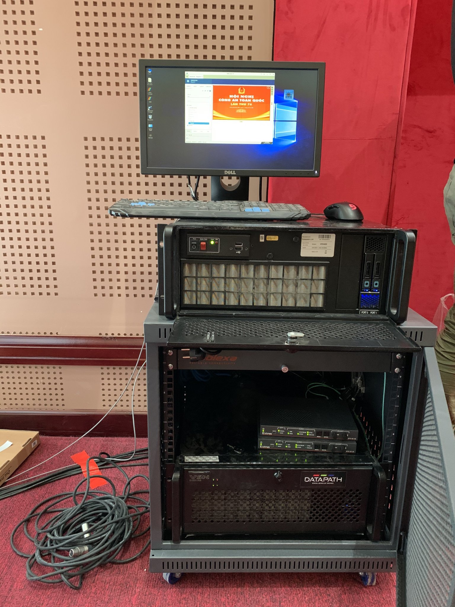 Bộ điều khiển màn hình ghép (server video controller) - CTCPĐT HCOM