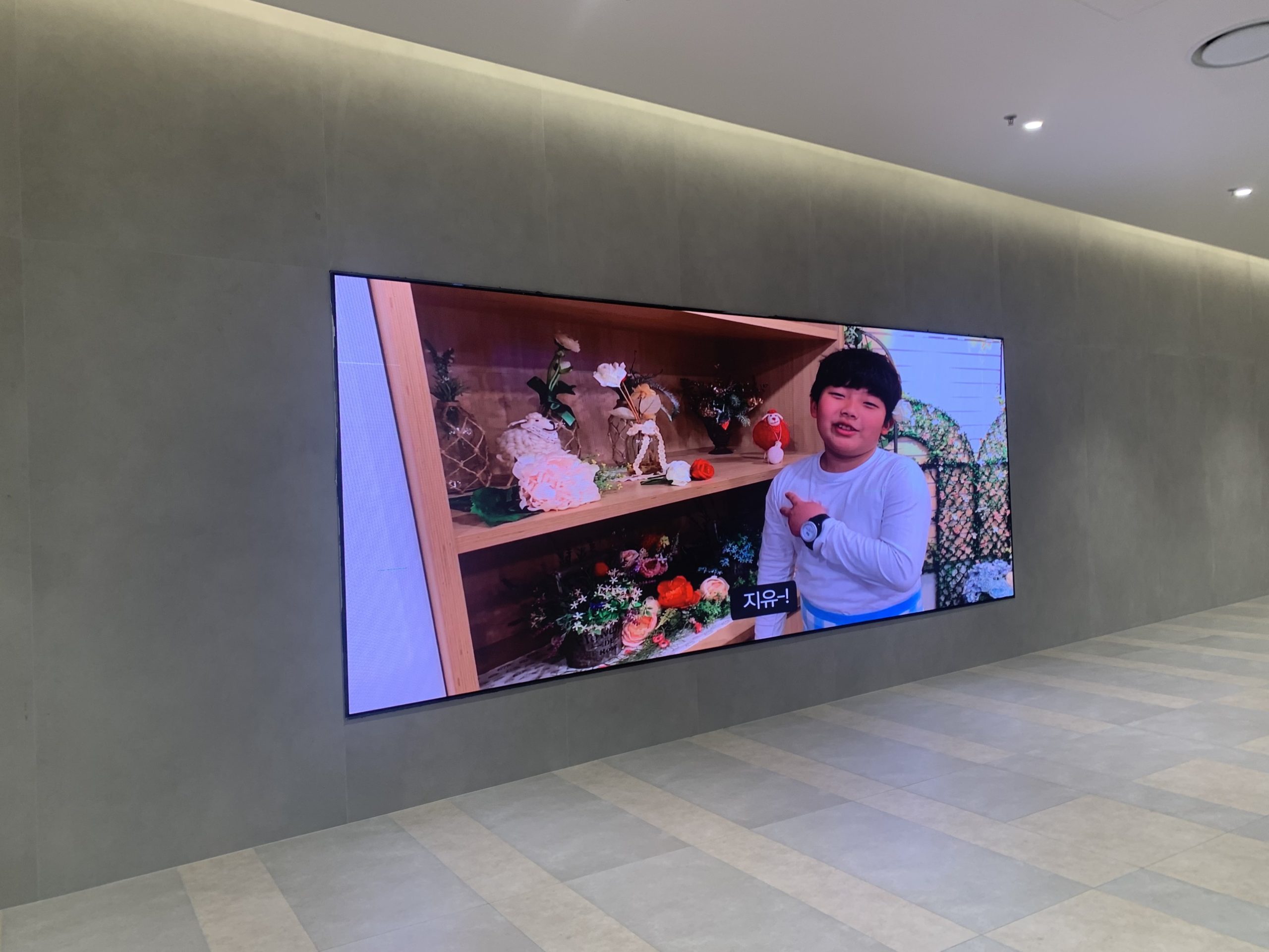 MÀN HÌNH LED CUNG CẤP MÀN HÌNH ĐỘNG VƯỢT TRỘI SO VỚI ĐỐI THỦ - HCOM